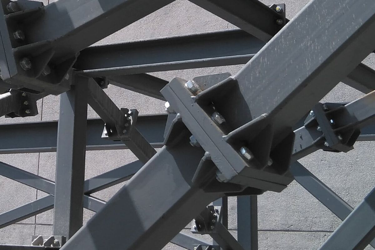 ESTRUCTURAS METÁLICAS. UNIONES EN OBRA, SOLDADURA VS TORNILLOS | COAATGR